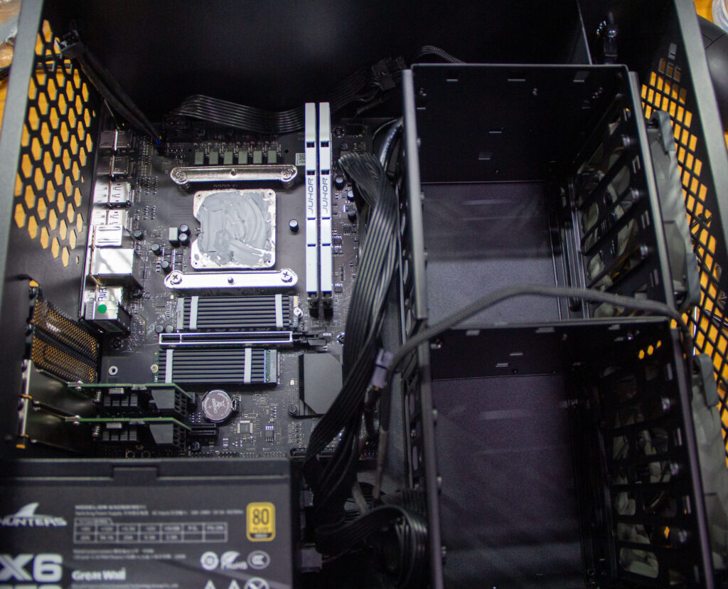 极限紧凑的高性能AIO机箱——invasion M2 装机展示 – 拿拿酱保护协会